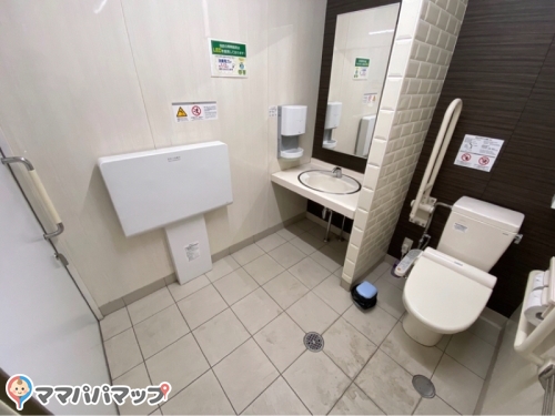 ツルハドラッグ 下諏訪店のオムツ替え台情報
